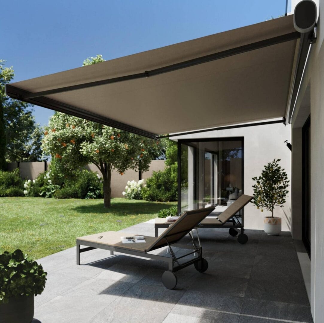 Pose d’un store banne sur mesure à Calvisson dans le Vaunage, près de ...